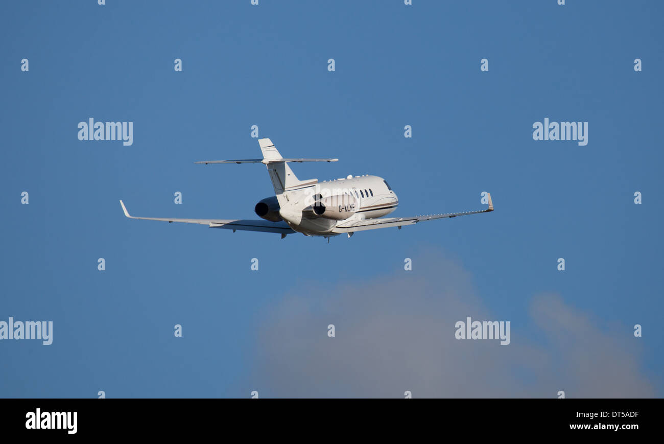 Saxonair hawker 900xp im flug -Fotos und -Bildmaterial in hoher ...