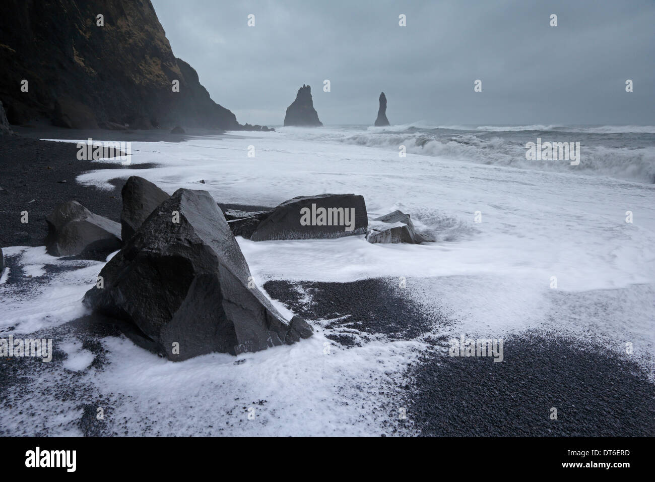 Reynisdranger vik -Fotos und -Bildmaterial in hoher Auflösung – Alamy