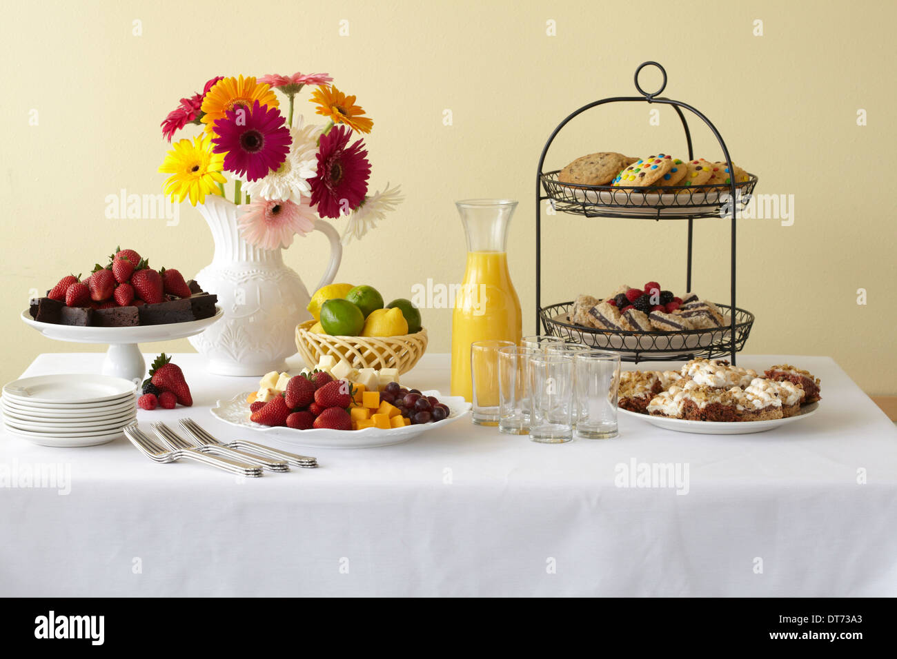 Gabel auf einem tisch in einer bar -Fotos und -Bildmaterial in hoher ...