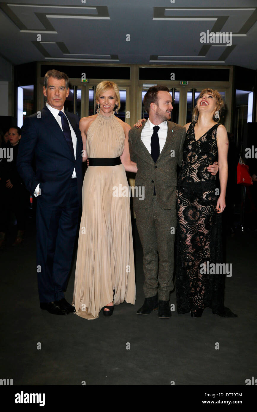 Berlin, Deutschland. 10. Februar 2014. Pierce Brosnan, Toni Collette ...