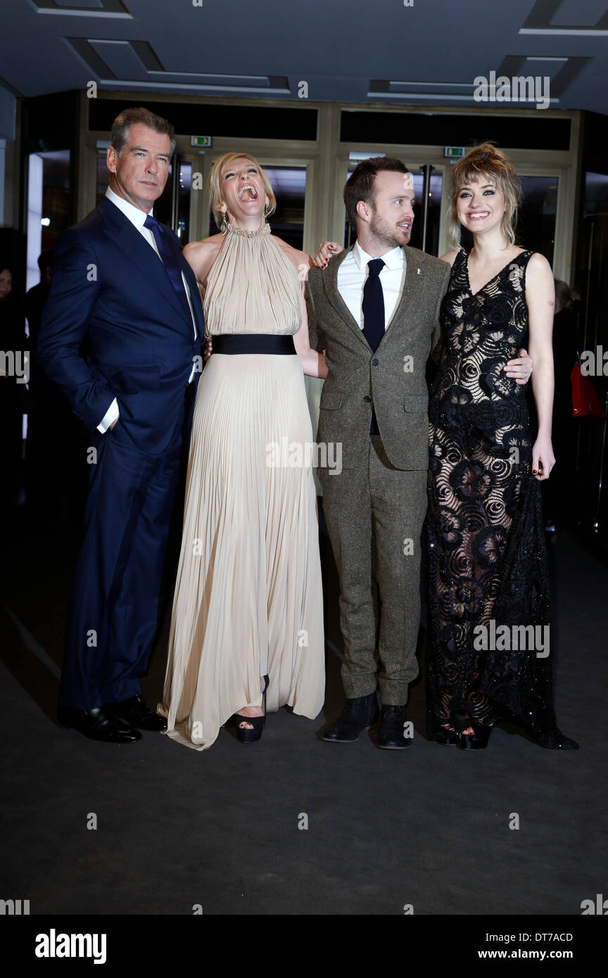 Berlin, Deutschland. 10. Februar 2014. Pierce Brosnan, Toni Collette ...