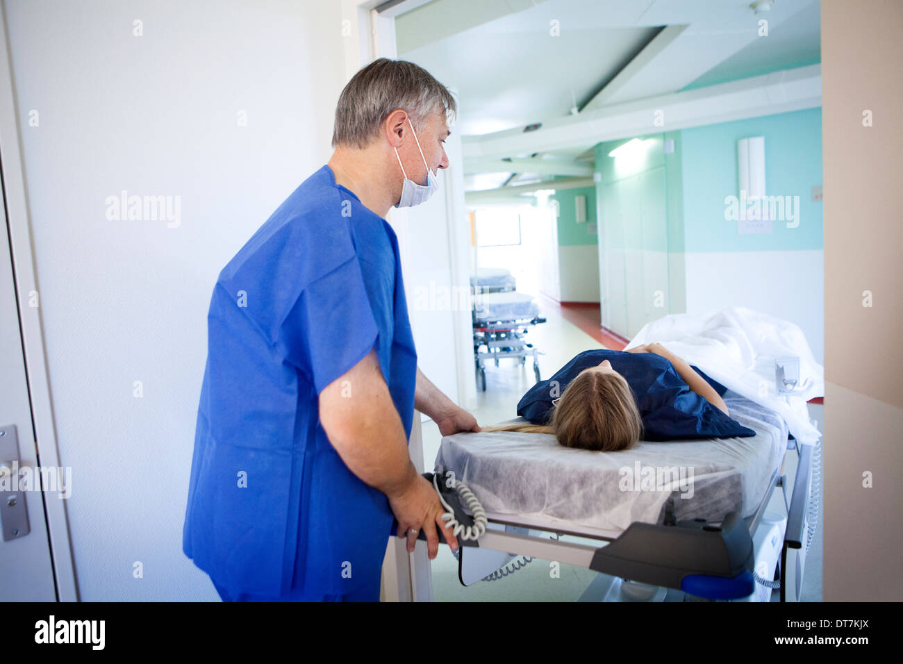Patient Transfer Surgery Stockfotos und -bilder Kaufen - Alamy