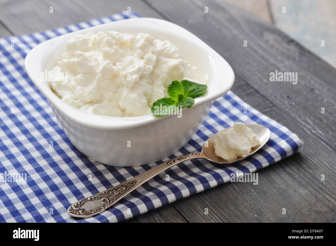 Quark und molke -Fotos und -Bildmaterial in hoher Auflösung – Alamy