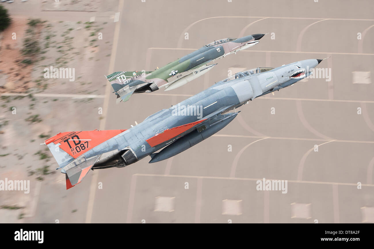 Zwei phantom flugzeuge -Fotos und -Bildmaterial in hoher Auflösung – Alamy