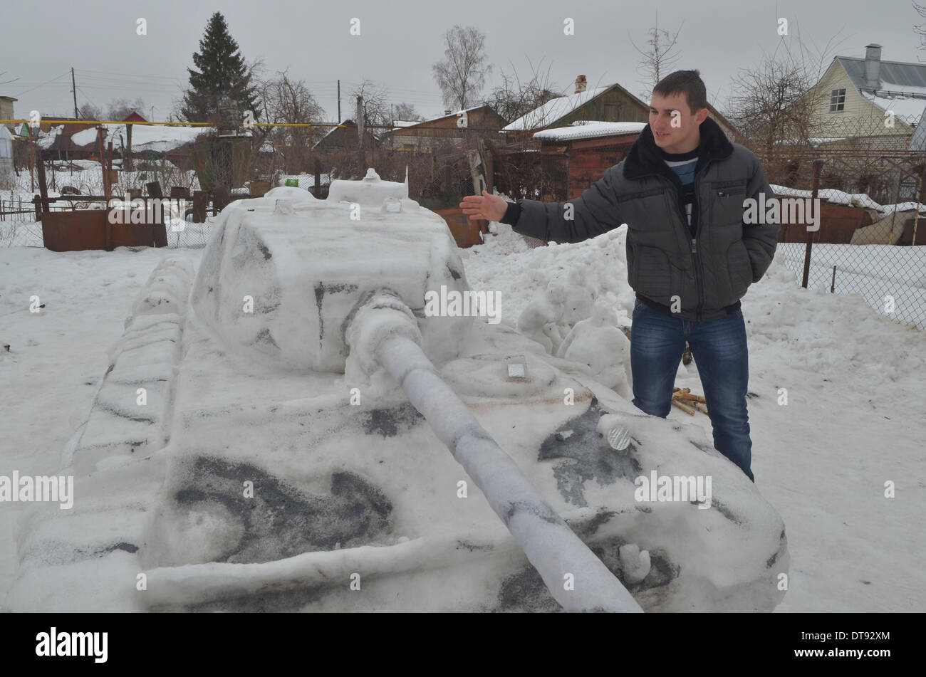 Tambow, Russland. 12. Februar 2014. Den anderen Tag blind zwei Tambovs Freund - Mihail ...