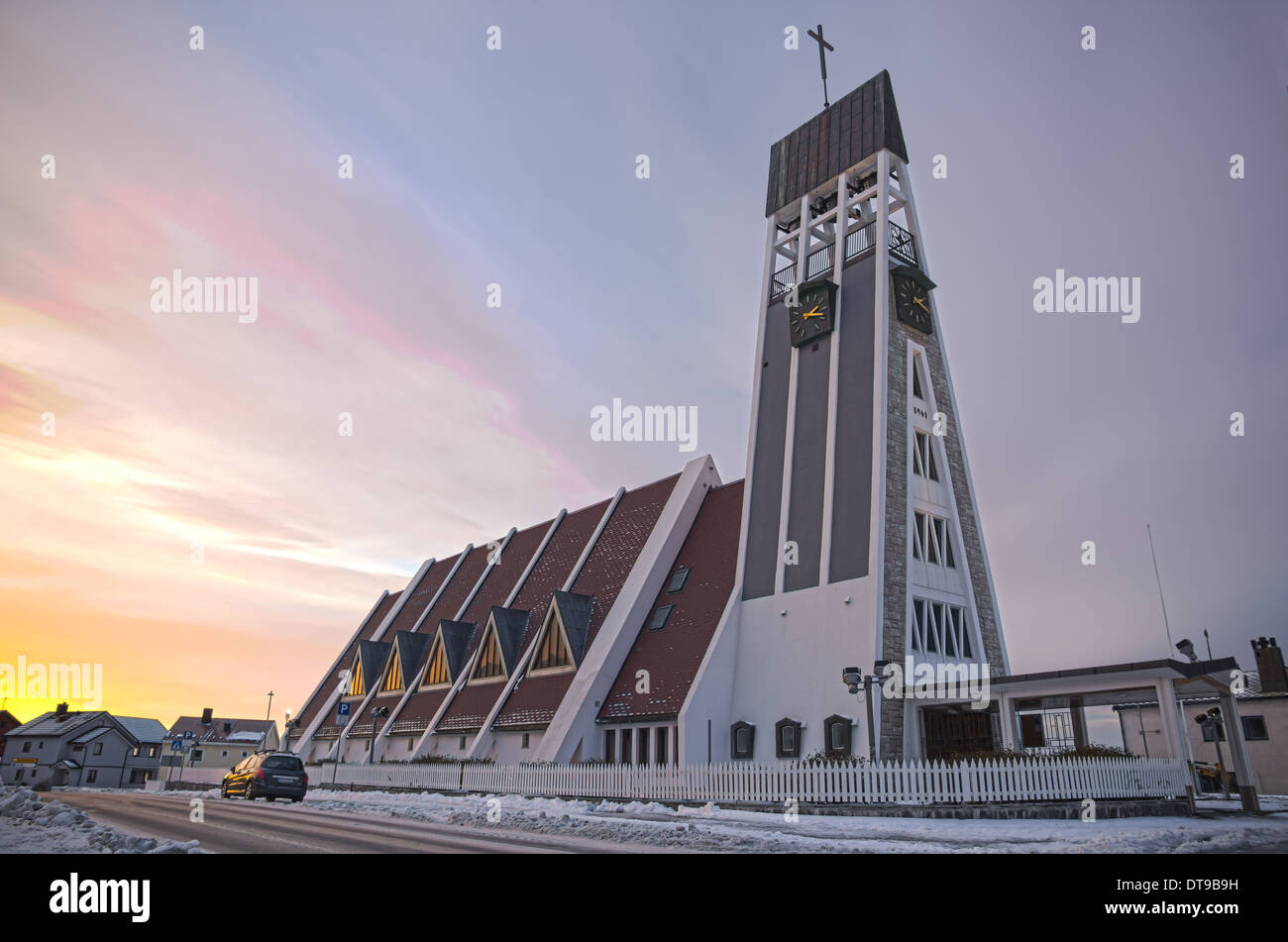 Kirche in hammerfest -Fotos und -Bildmaterial in hoher Auflösung – Alamy