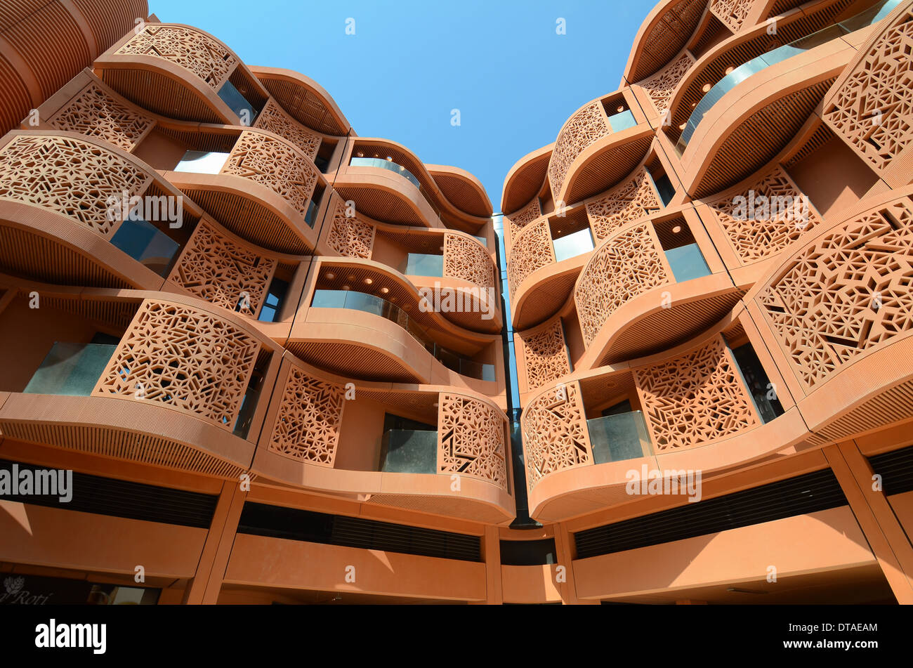 Fassade des Masdar Institute of Science and Technology in Masdar City in Abu Dhabi, Vereinigte ...
