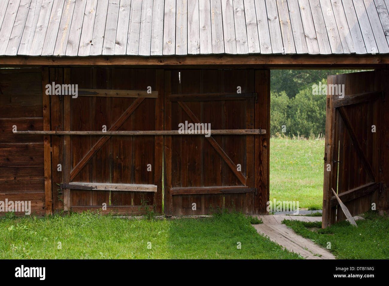 Russisches bauernhaus -Fotos und -Bildmaterial in hoher Auflösung – Alamy