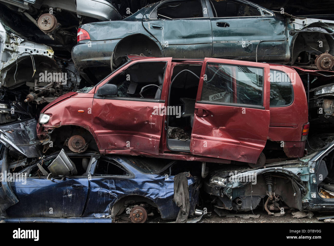 Smashed van -Fotos und -Bildmaterial in hoher Auflösung – Alamy