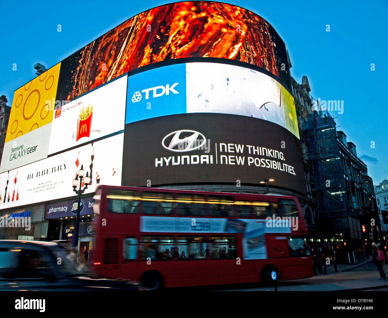 London Billboards Stockfotos und -bilder Kaufen - Alamy