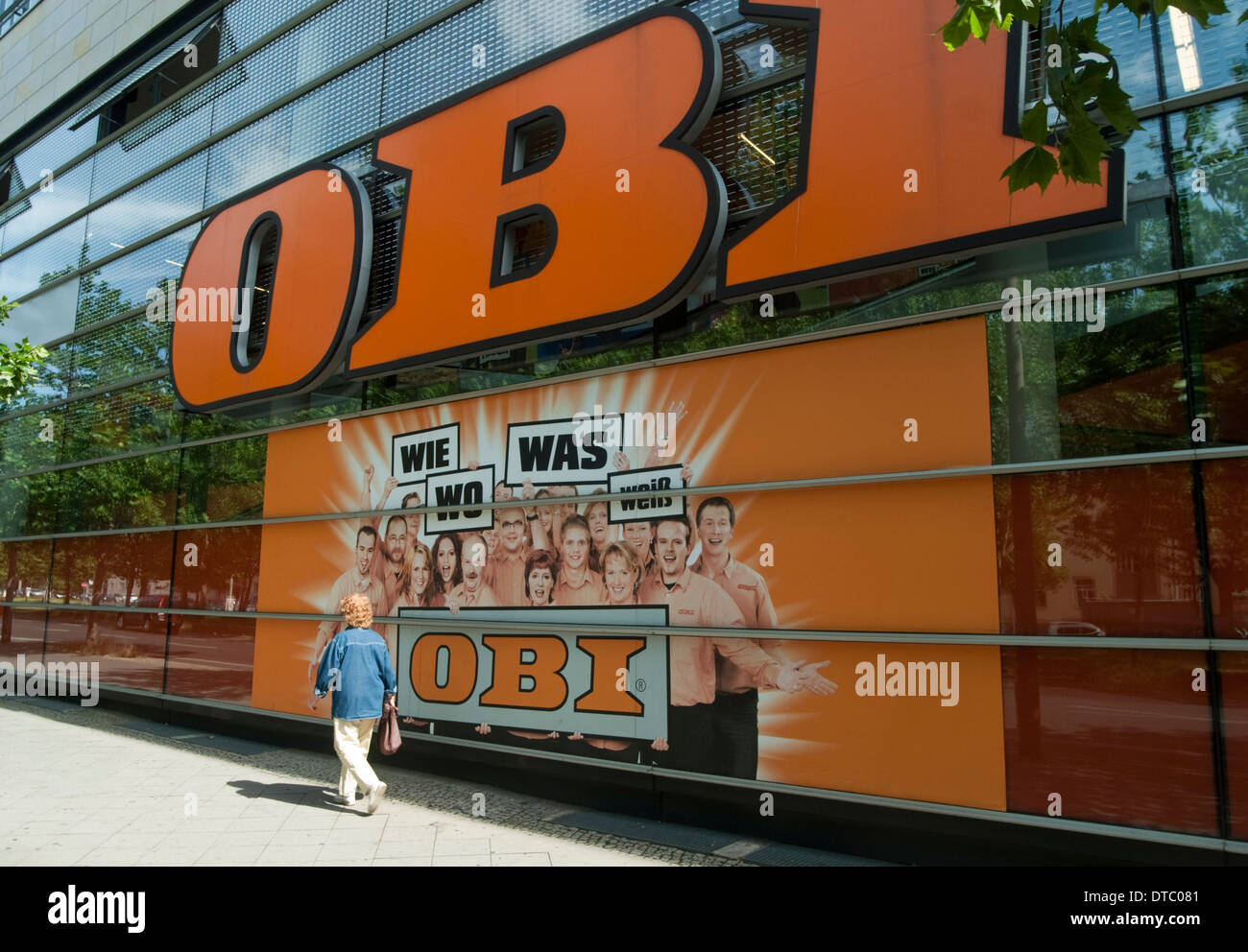 Obi schriftzug -Fotos und -Bildmaterial in hoher Auflösung – Alamy