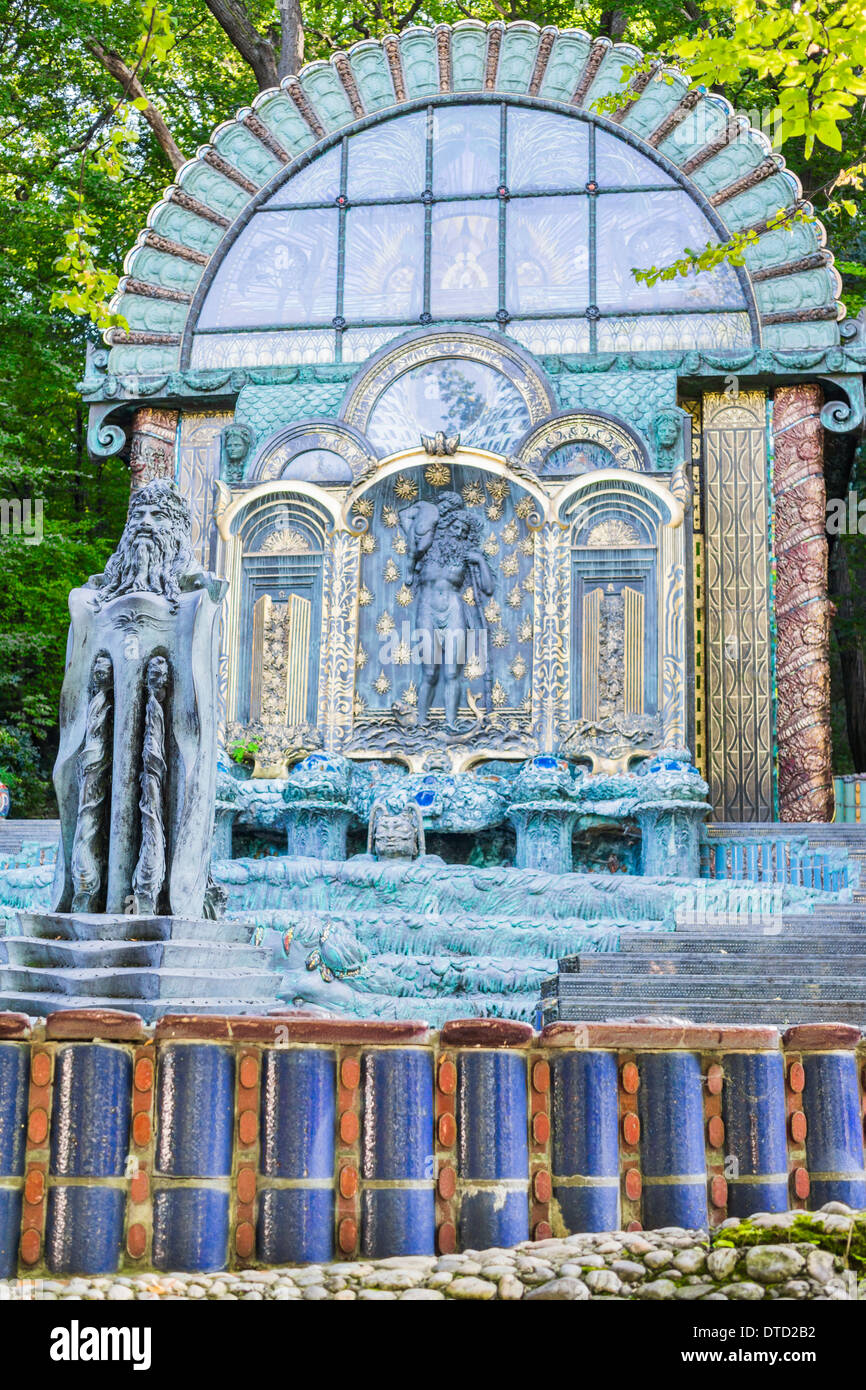 Ernst fuchs nymphäum omega -Fotos und -Bildmaterial in hoher Auflösung ...