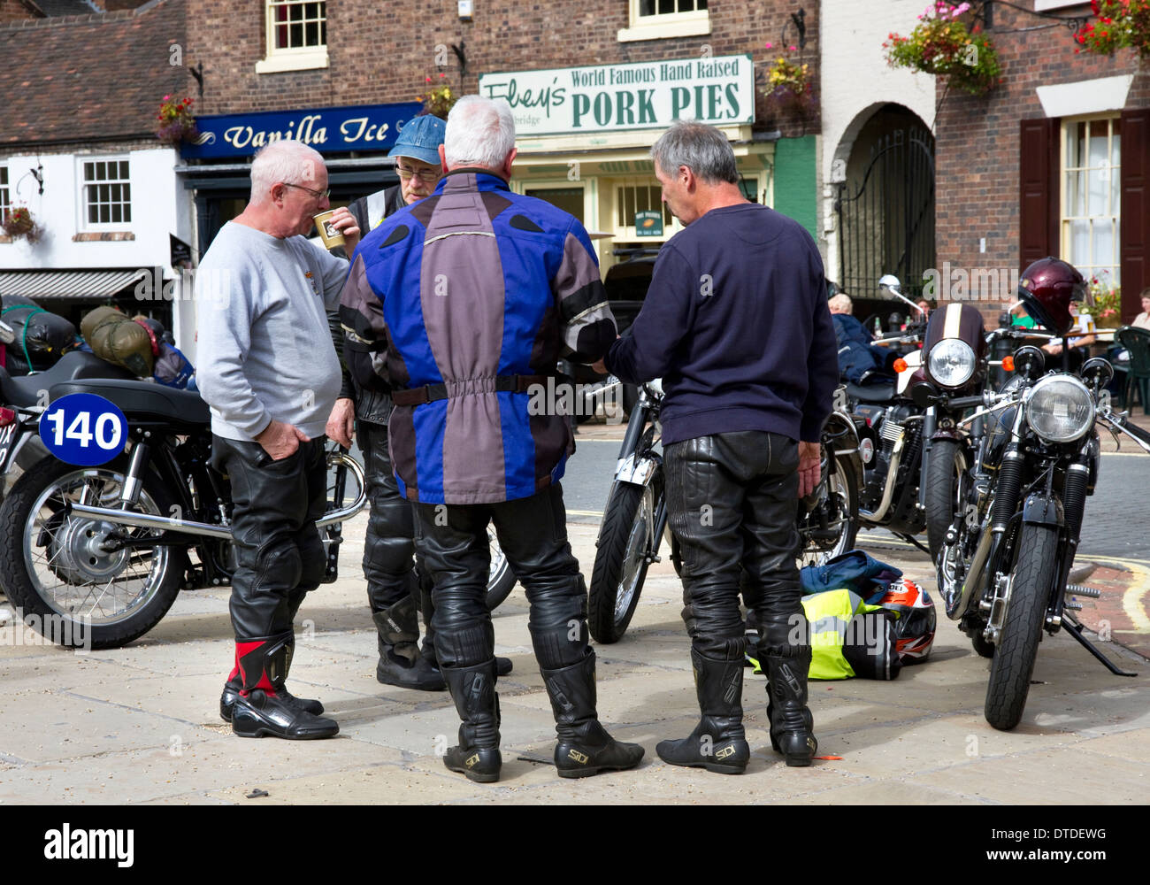50 fahrer -Fotos und -Bildmaterial in hoher Auflösung – Alamy