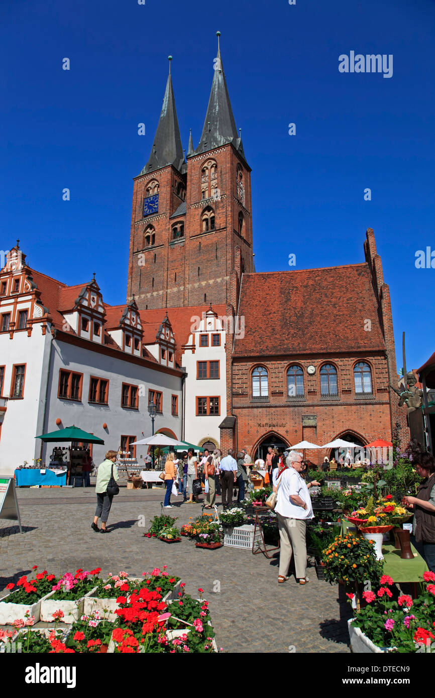 Stendal, Markt infront von St. Marys Church, Altmark, Sachsen-Anhalt ...