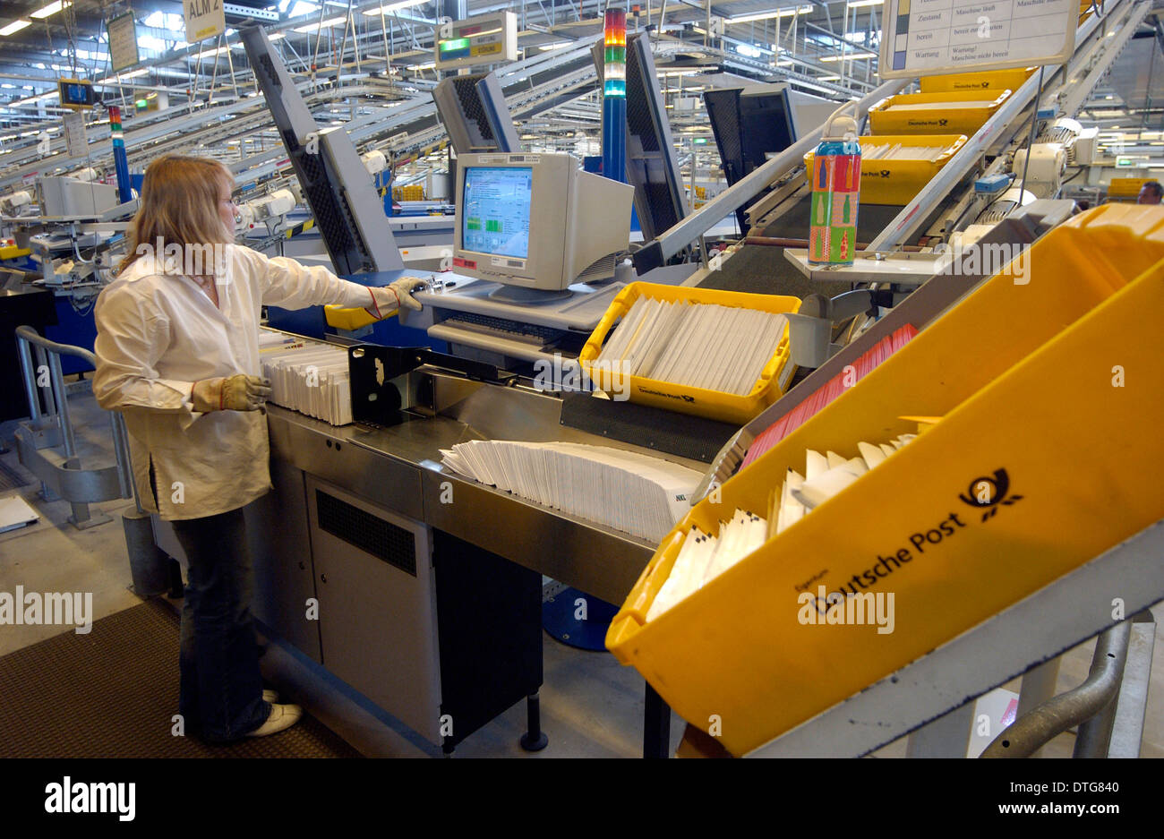 Mail sorting machine -Fotos und -Bildmaterial in hoher Auflösung – Alamy