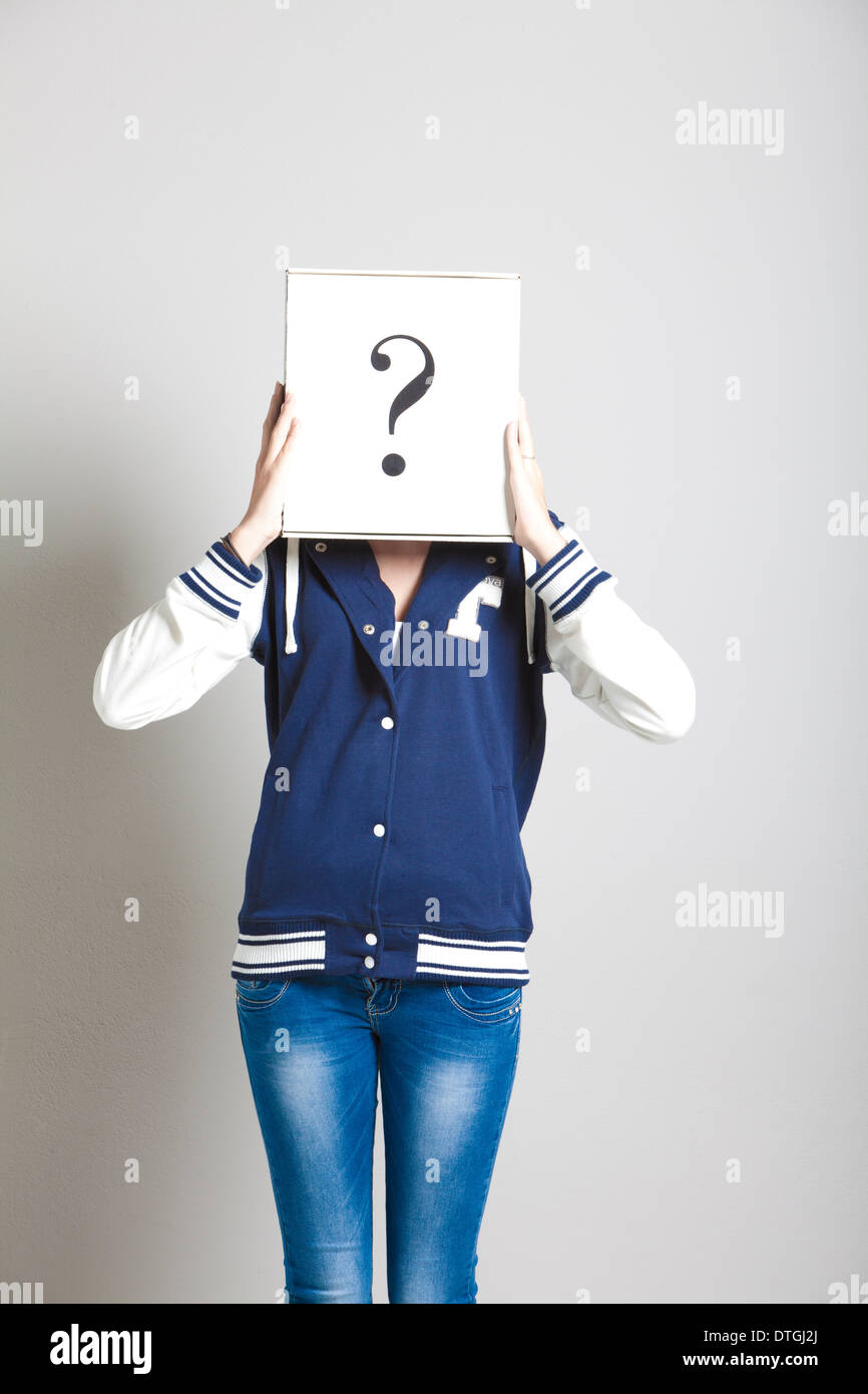 Frau fragezeichen -Fotos und -Bildmaterial in hoher Auflösung – Alamy
