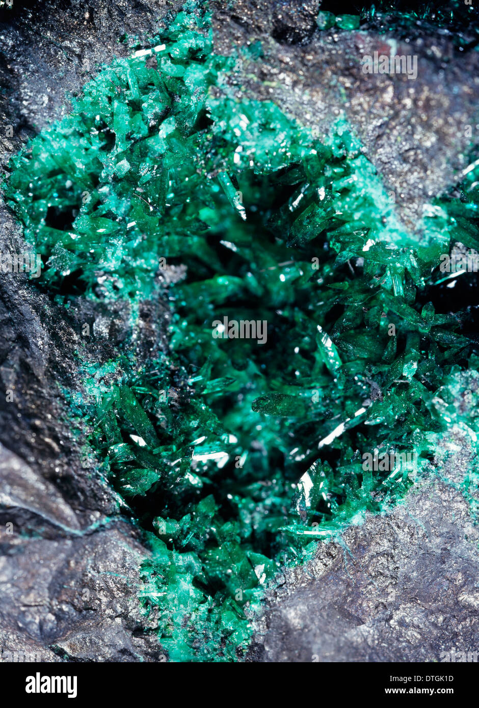 Adamit fluoreszierend -Fotos und -Bildmaterial in hoher Auflösung – Alamy