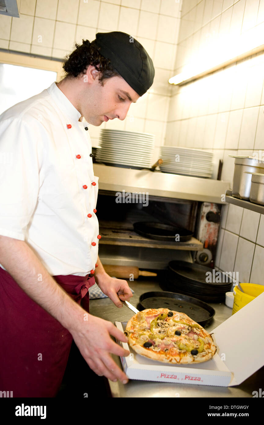 Eine halbe pizza -Fotos und -Bildmaterial in hoher Auflösung – Alamy