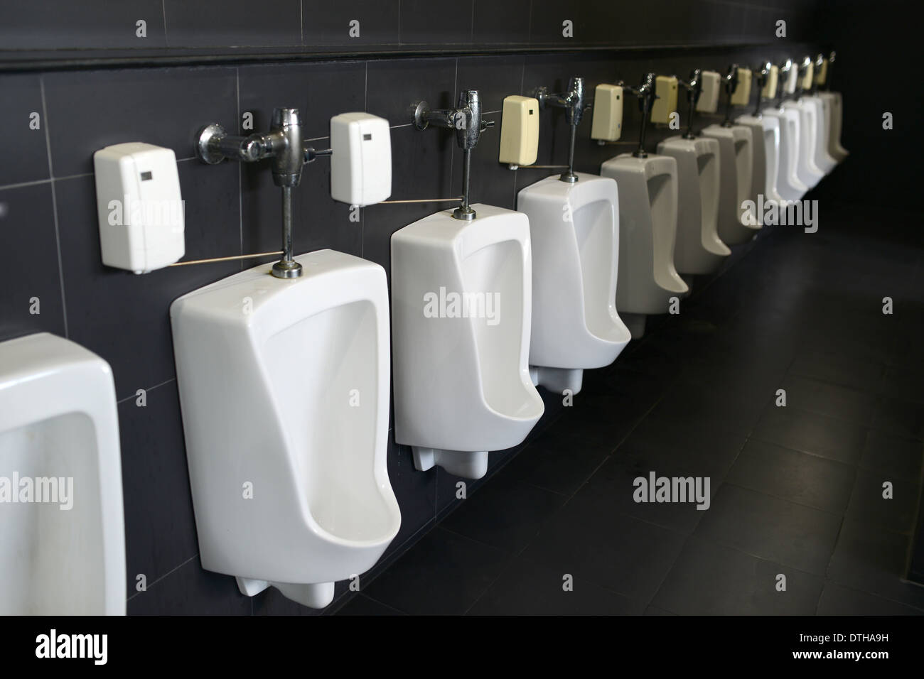 Toilette männer Stockfotos und -bilder Kaufen - Alamy