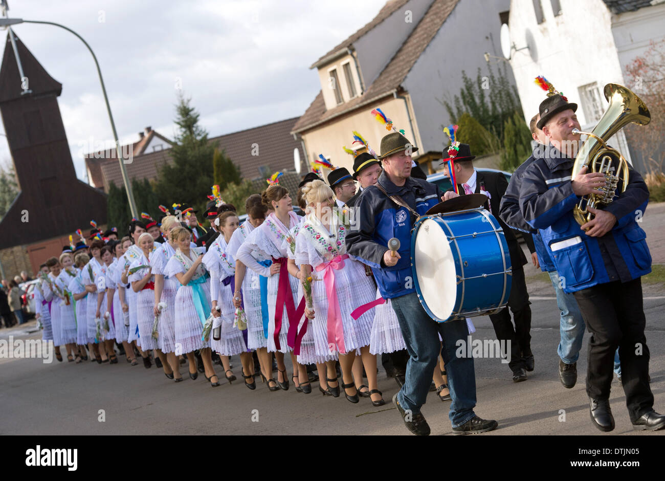 Sorbischer karneval lausitz -Fotos und -Bildmaterial in hoher Auflösung ...