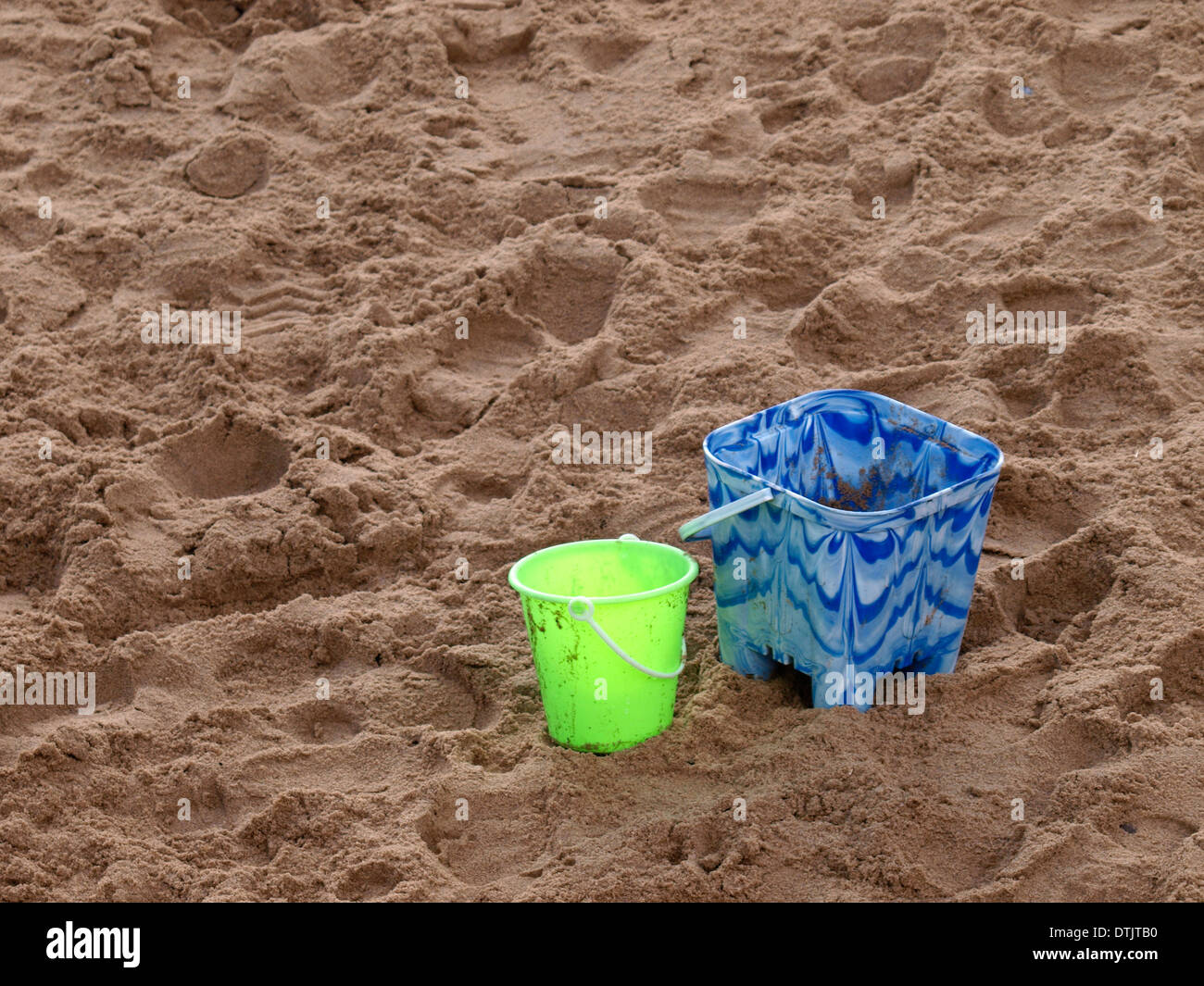 Grüne eimer -Fotos und -Bildmaterial in hoher Auflösung – Alamy