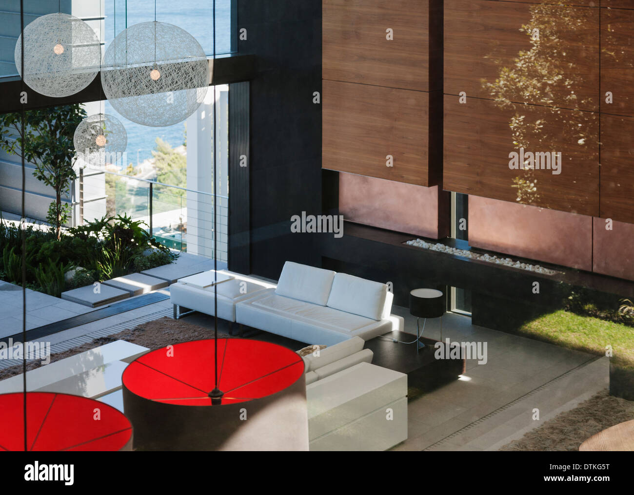 Offenes horizontales bild des wohnzimmers -Fotos und -Bildmaterial in hoher Auflösung – Alamy