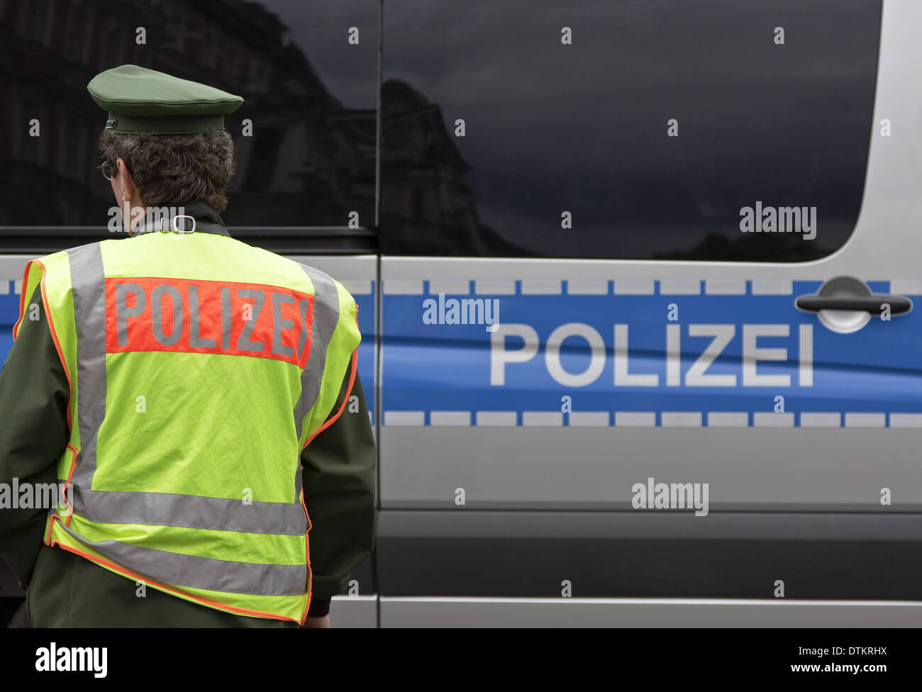 Deutsche polizei uniform grün -Fotos und -Bildmaterial in hoher ...