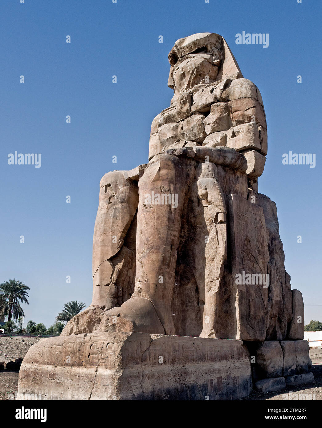 Coloss of memnon -Fotos und -Bildmaterial in hoher Auflösung – Alamy