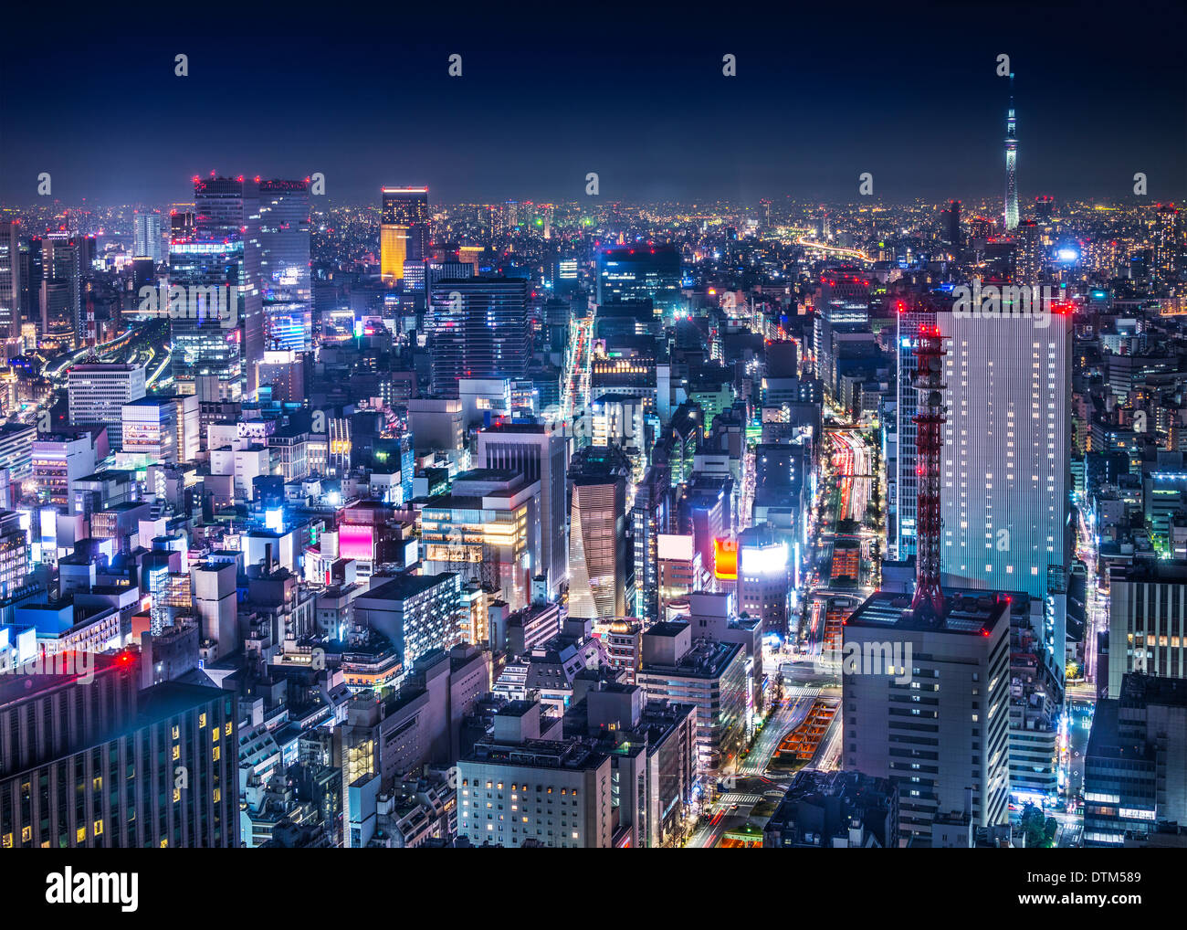 Tokyo, Japan Stadtbild Antenne Stadtbild über Ginza-Viertel in der Nacht Stockfotografie - Alamy