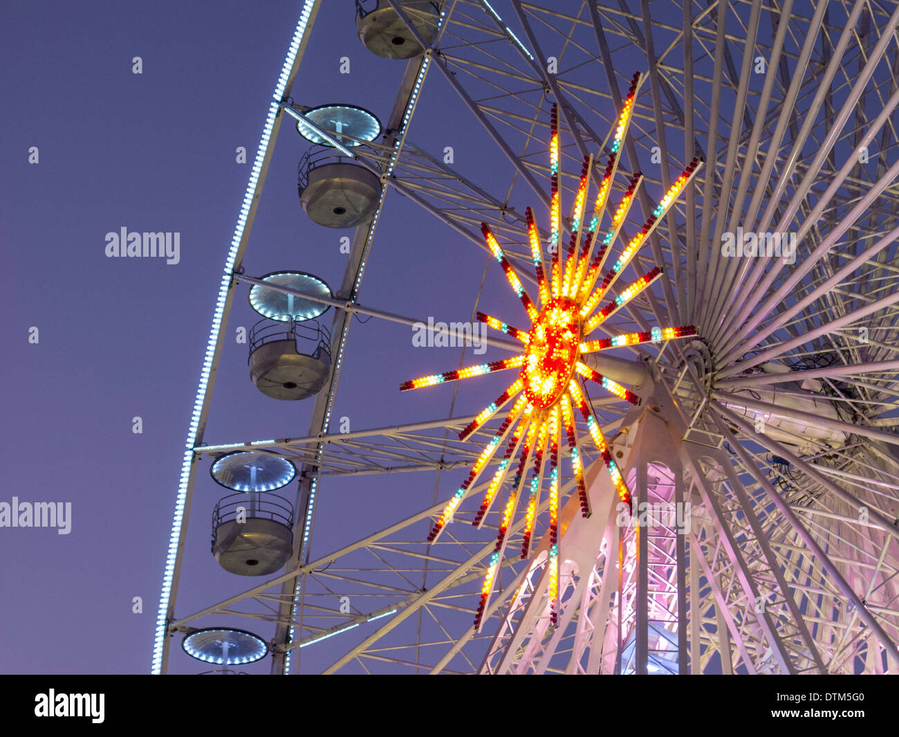 Lustiges riesenrad -Fotos und -Bildmaterial in hoher Auflösung – Alamy