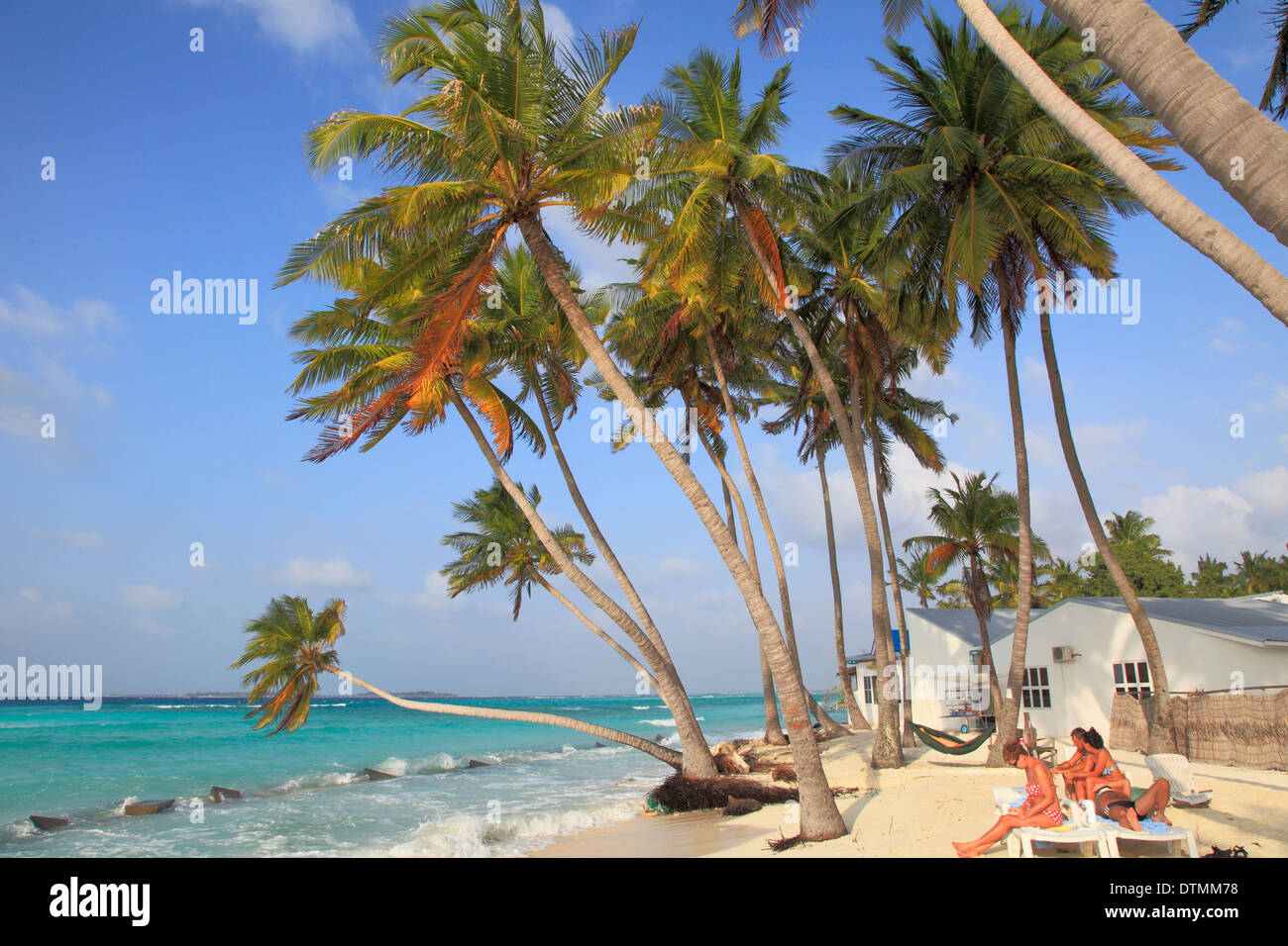 Strand mit menschen -Fotos und -Bildmaterial in hoher Auflösung – Alamy