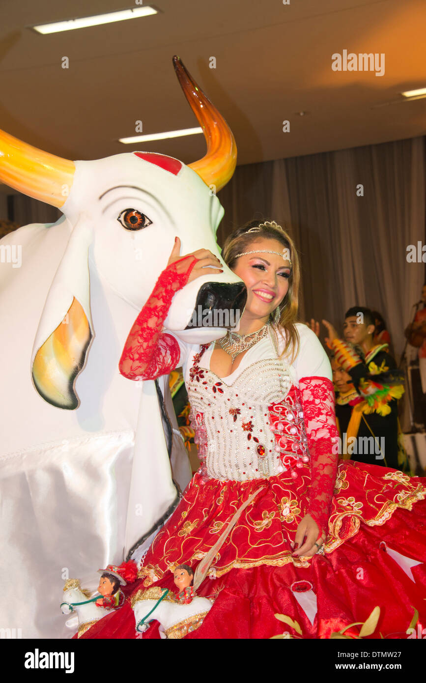 Brasilien, Amazonas, Parintins. BOI Bumba Folklore-Show. Parintins ...