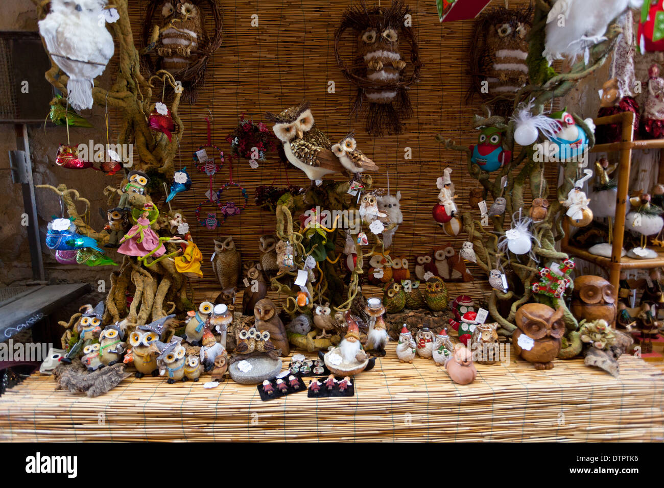 Krippen Ton Stockfotos und -bilder Kaufen - Alamy