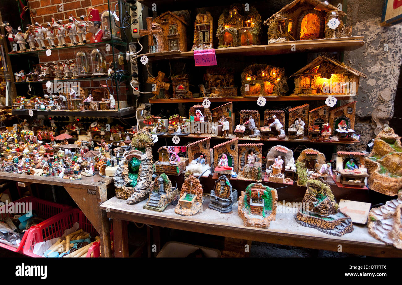 Krippen Ton Stockfotos und -bilder Kaufen - Alamy