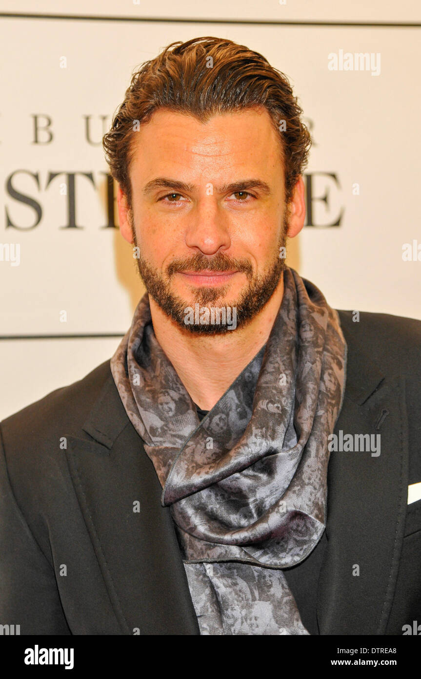 Schauspieler Stephan Luca bei der Vernissage von Feuerbach sinnt ...