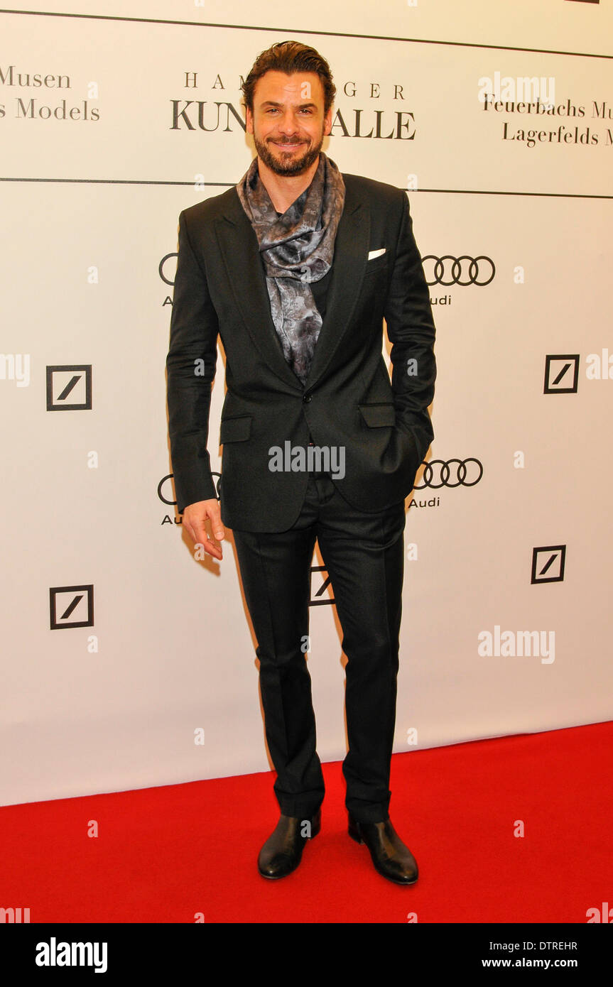 Schauspieler Stephan Luca bei der Vernissage von Feuerbach sinnt ...