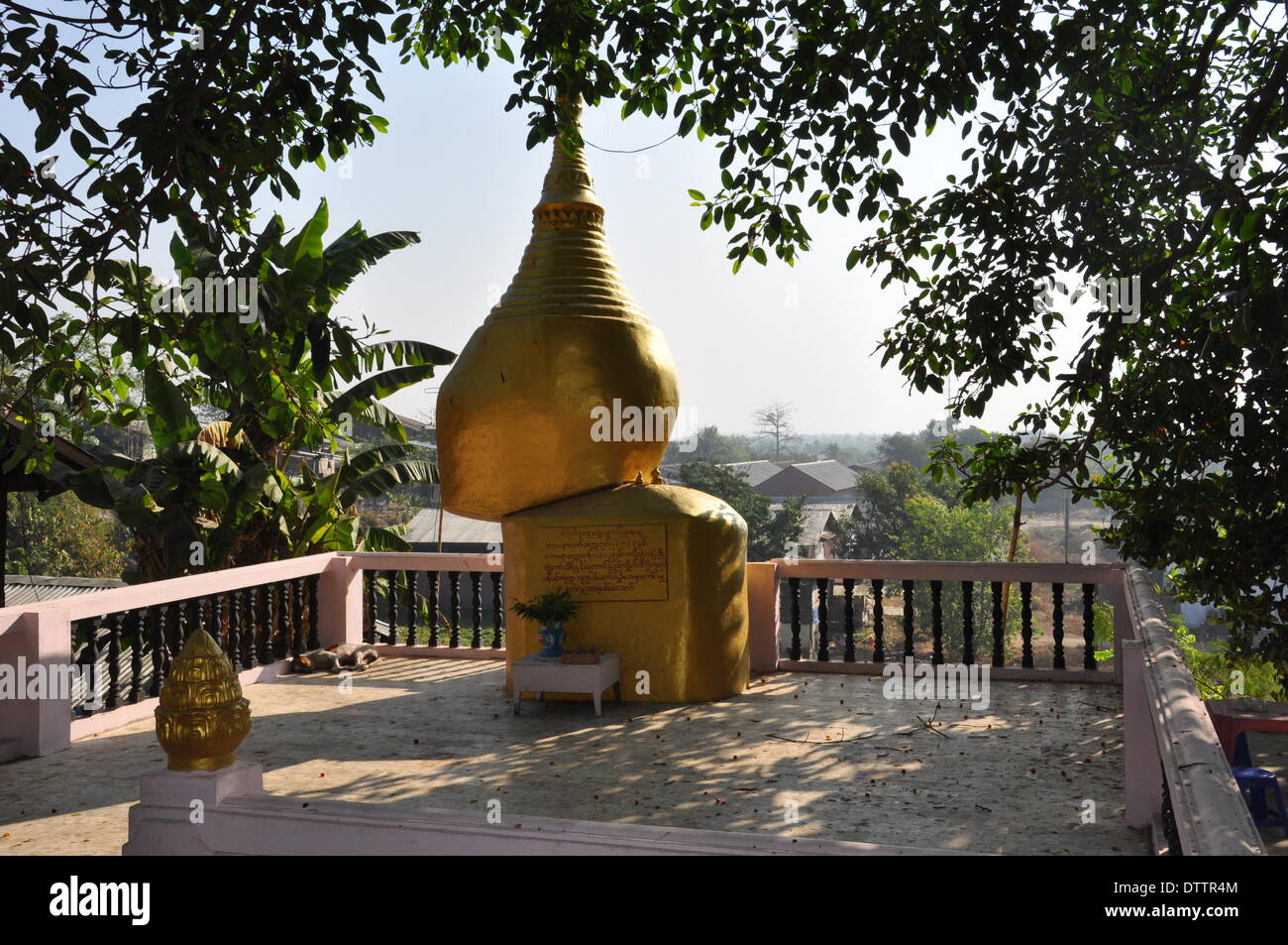 Mini stupa -Fotos und -Bildmaterial in hoher Auflösung – Alamy
