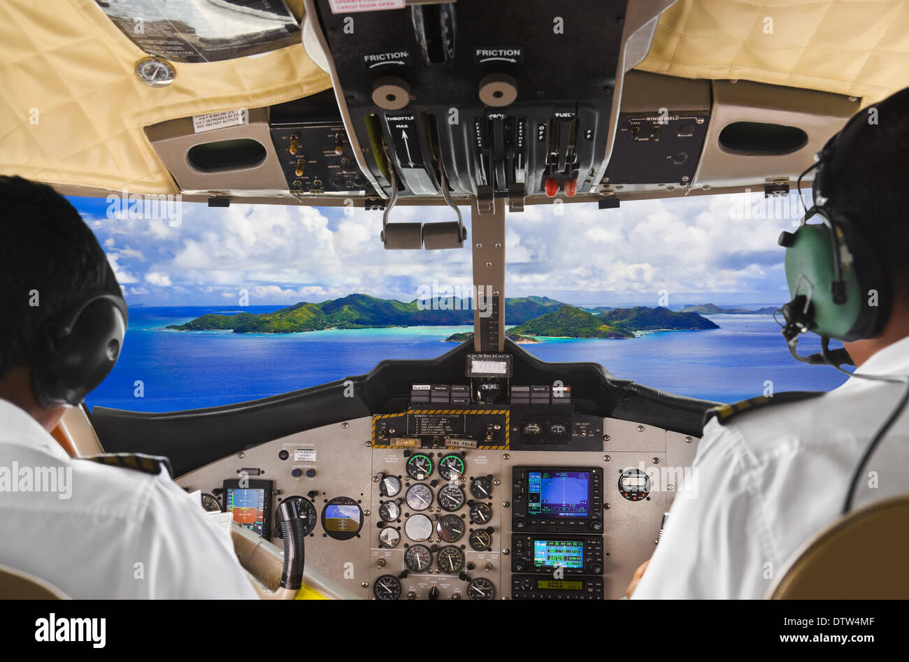 Business jet cockpit pilots -Fotos und -Bildmaterial in hoher Auflösung ...