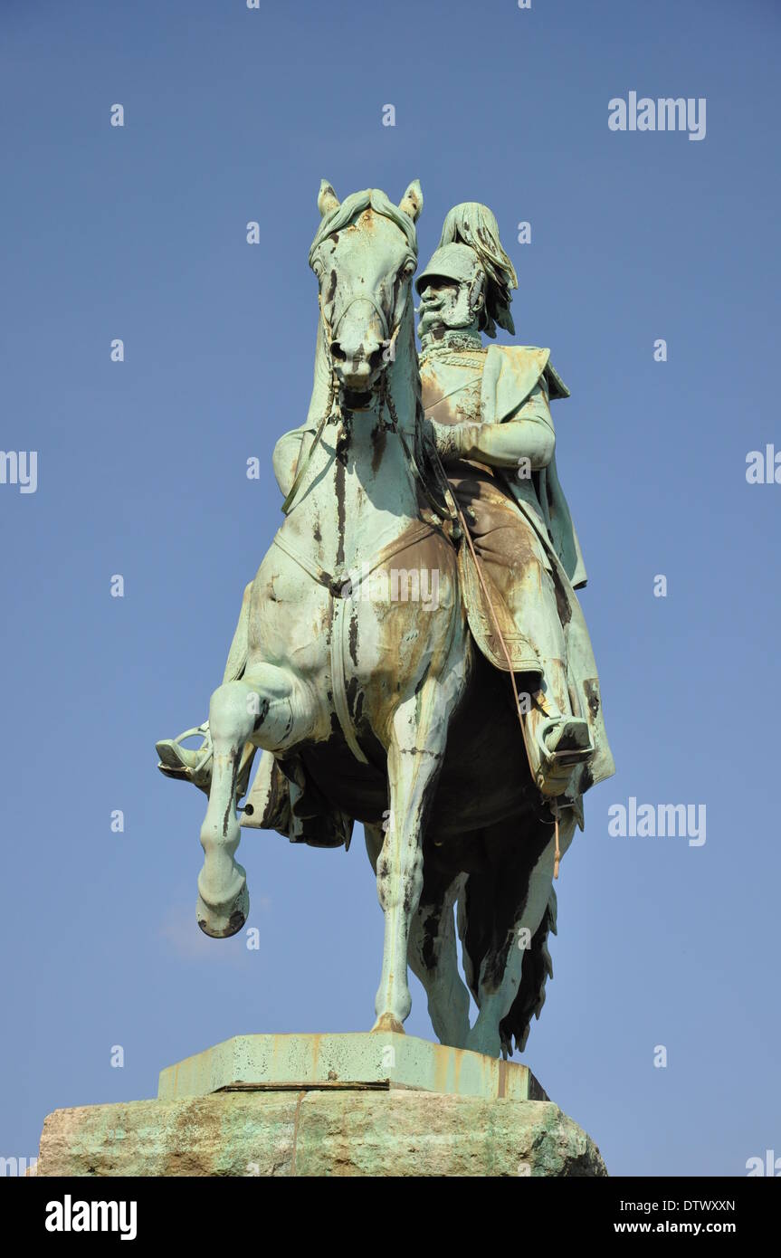 Deutsche kaiserstatue -Fotos und -Bildmaterial in hoher Auflösung – Alamy