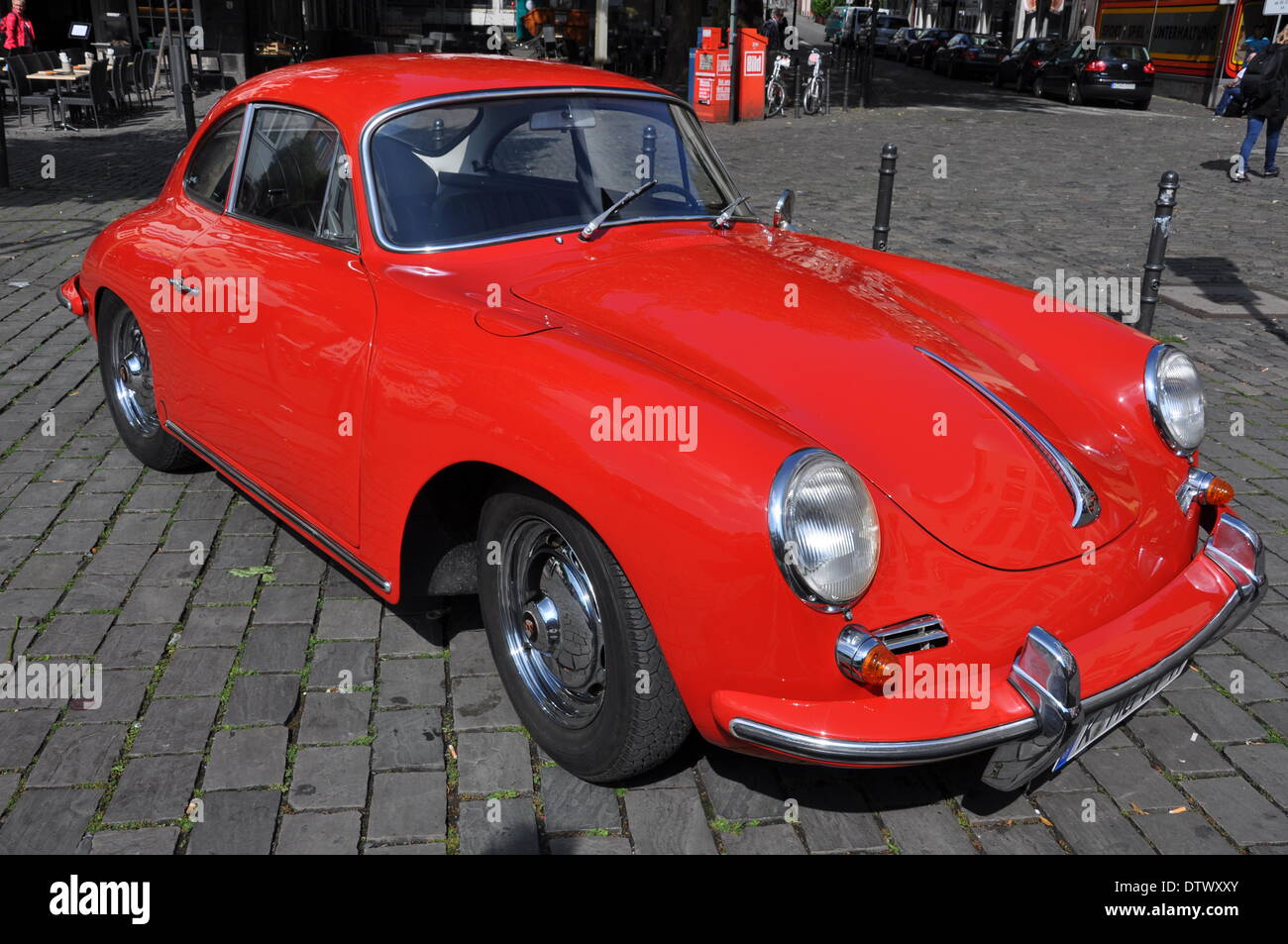 Roter porsche -Fotos und -Bildmaterial in hoher Auflösung – Alamy