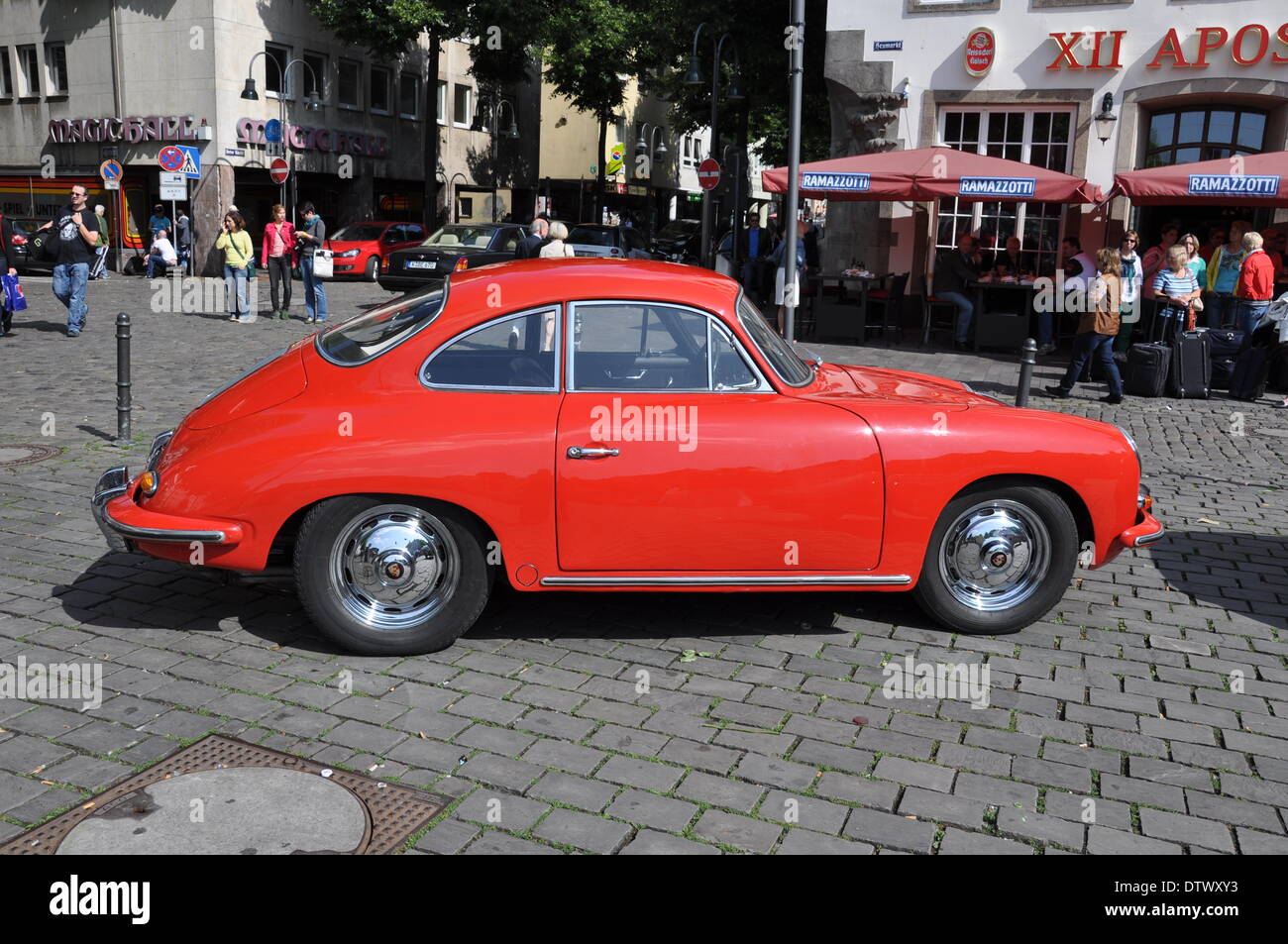 Roter porsche -Fotos und -Bildmaterial in hoher Auflösung – Alamy