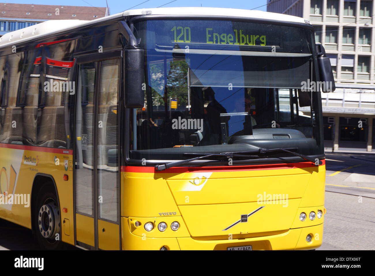Bus postauto schweiz st -Fotos und -Bildmaterial in hoher Auflösung – Alamy