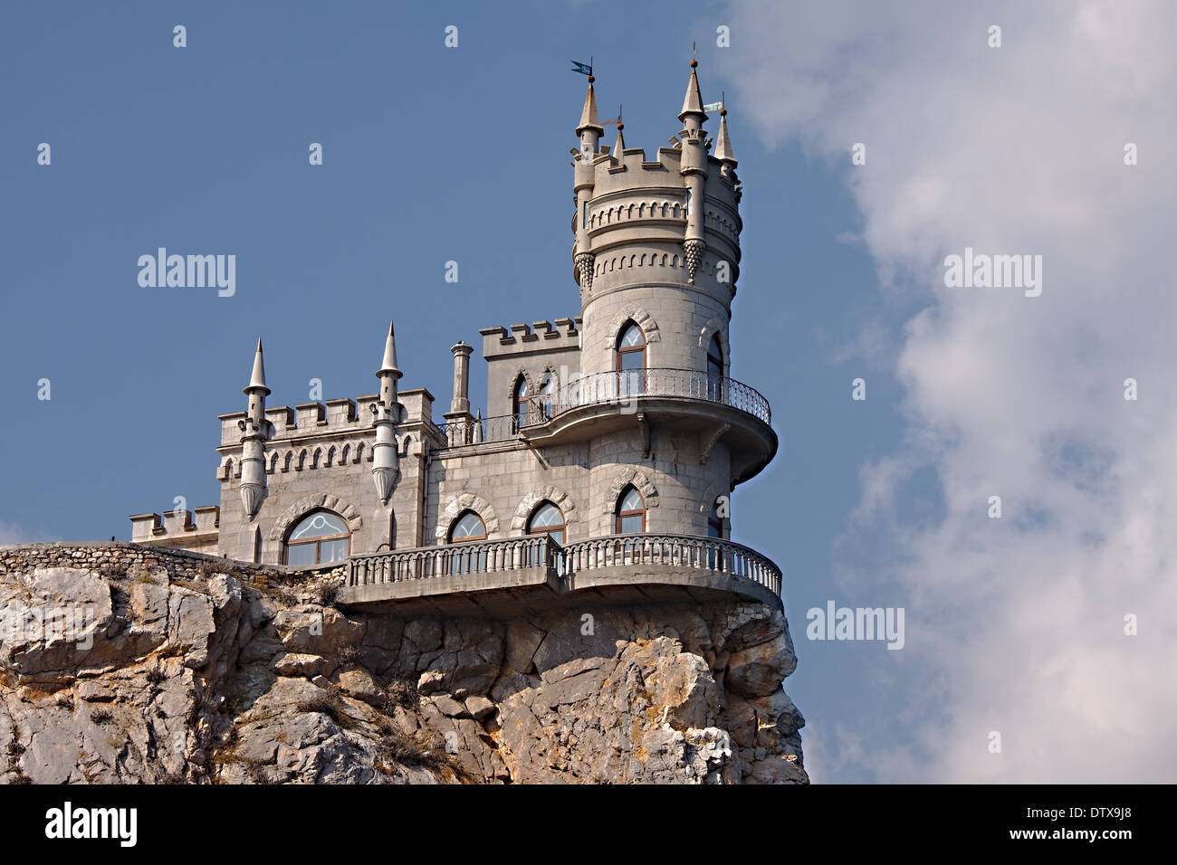 Schwalben nisten palast -Fotos und -Bildmaterial in hoher Auflösung – Alamy