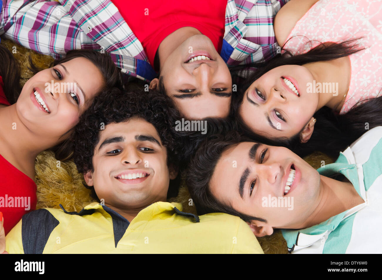 Asiatische teen teens teenager teenager junge jungs männlich mädchen -Fotos und -Bildmaterial in ...