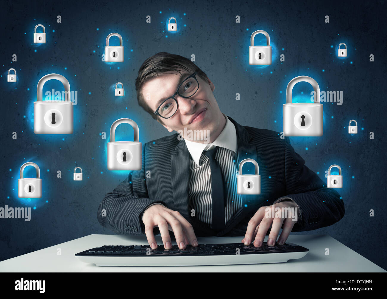 Junge Hacker mit virtuellen Schloss Symbole und Ikonen Stockfotografie ...