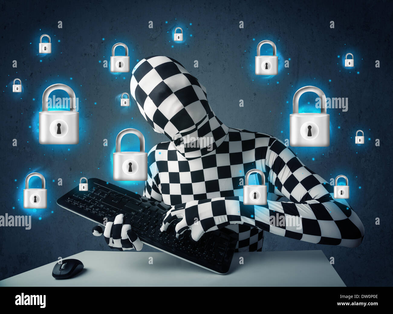 Hacker in der Verkleidung mit virtuellen Schloss Symbole und Ikonen ...