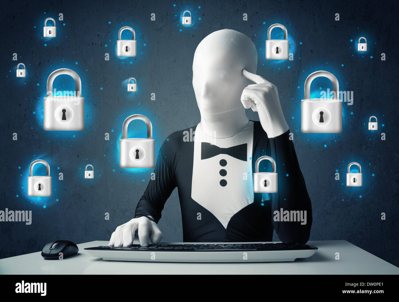 Hacker in der Verkleidung mit virtuellen Schloss Symbole und Ikonen ...