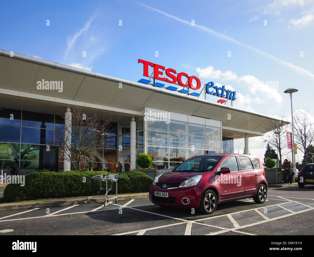 Tesco extra supermarkt zeichen -Fotos und -Bildmaterial in hoher ...