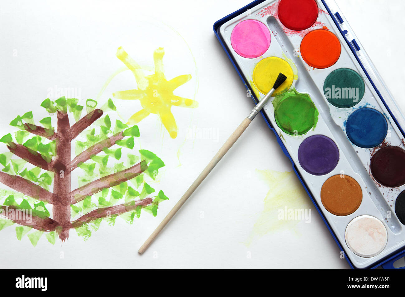 Aquarell vom kind gemalt -Fotos und -Bildmaterial in hoher Auflösung ...