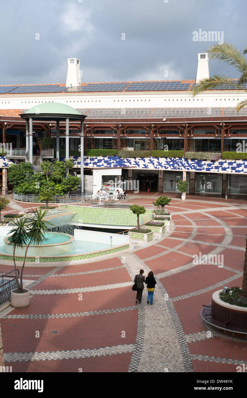 Einkaufszentrum centro -Fotos und -Bildmaterial in hoher Auflösung – Alamy